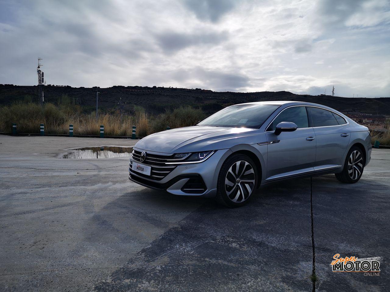 Al volante del Volkswagen Arteon e-Hybrid 2021 - SuperMotor.Online ...